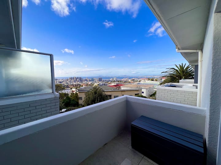 Modern Piece Of Heaven - Le Cap