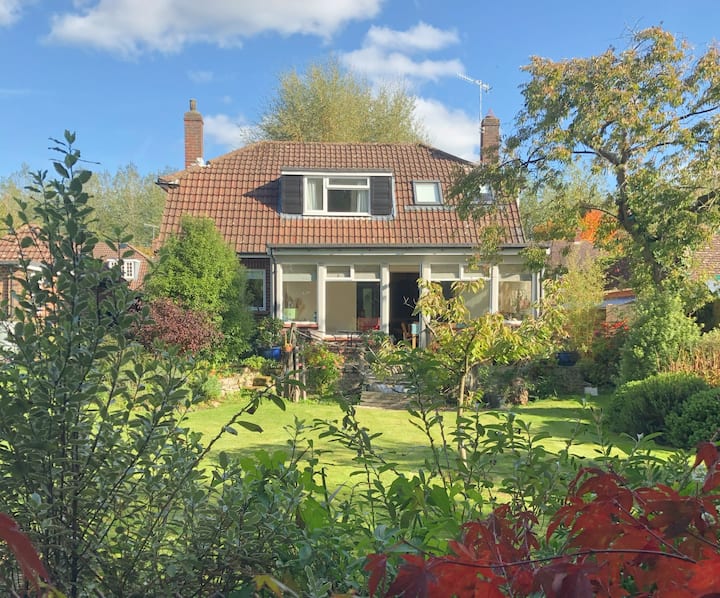 Easter Holidays Peace & Quiet In Surrey Hills Aonb - Shere