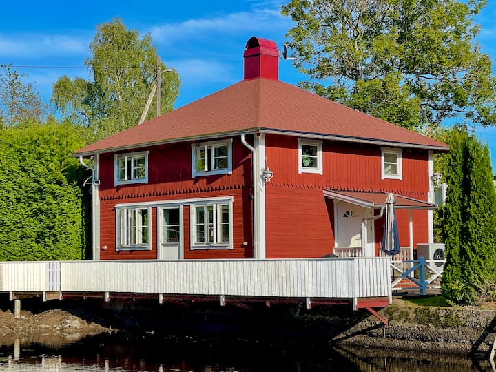 Lovely Waterfront Cottage Near Karlshamn - Karlshamn