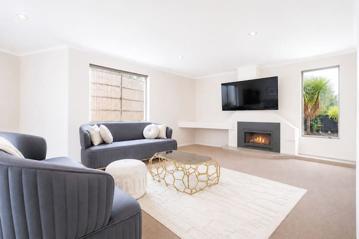 The Moondah Manor: A Poolside Family Retreat - Frankston