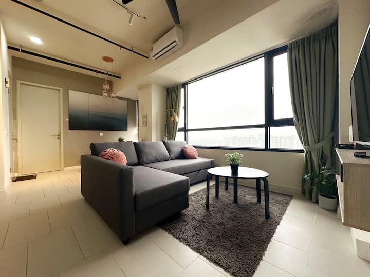 2-4 Pax Cozy Tamarind Suite @ Cyberjaya | Netflix - Putrajaya