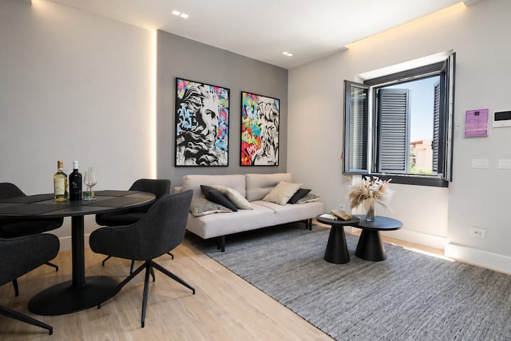 Townhouse Olbia | King Bed | Terrace & Parking - Olbia