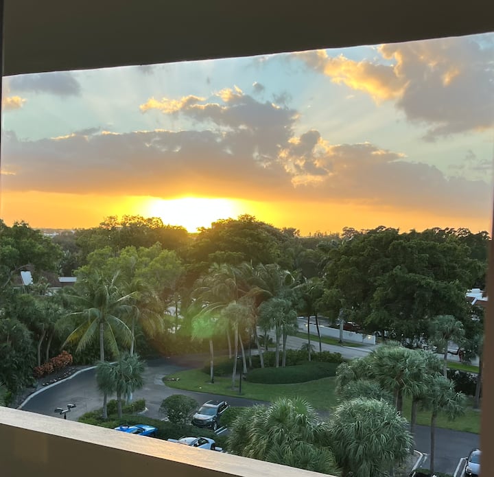 West Palm Beach Condo With Sunset Views - West Palm Beach, FL