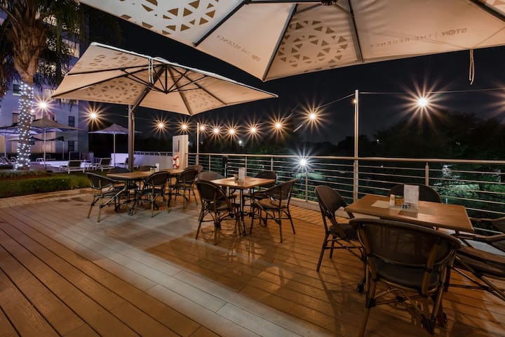 Regency Hotel 631 Modern 1-bed Unit, Stunning View - Pretoria