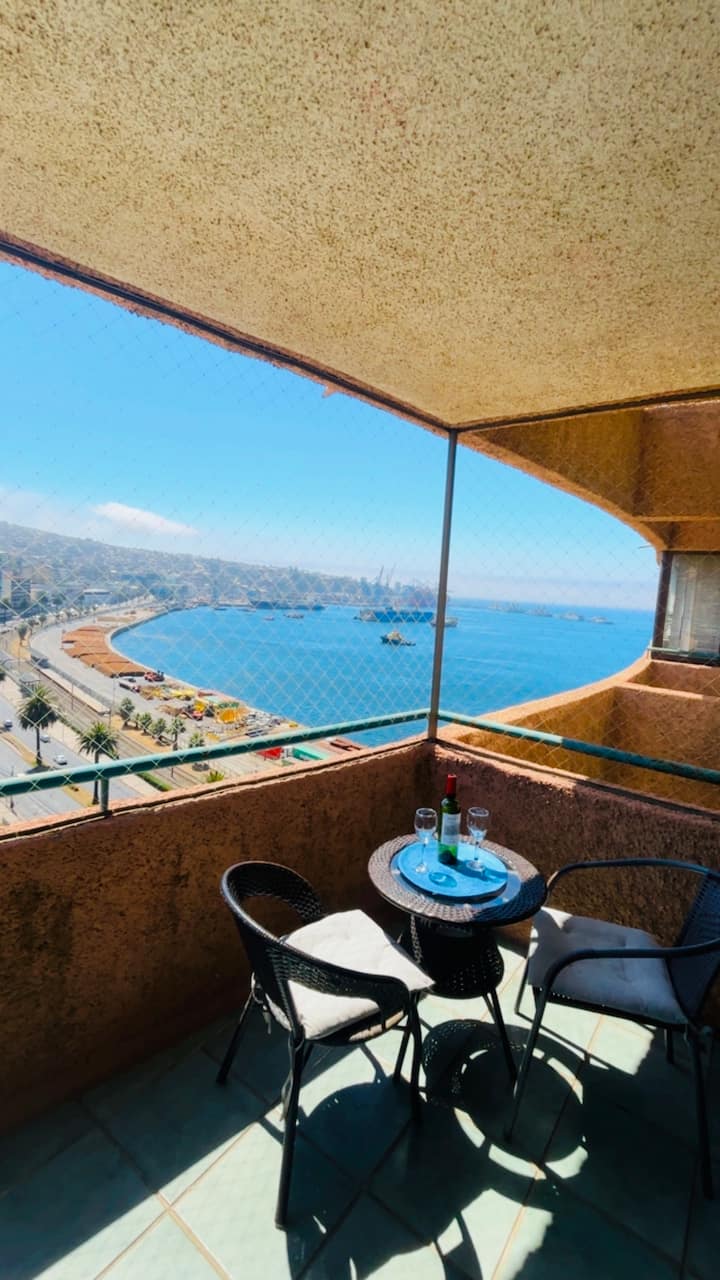 Despierta Frente A La Bahía De Valparaíso. - Valparaíso