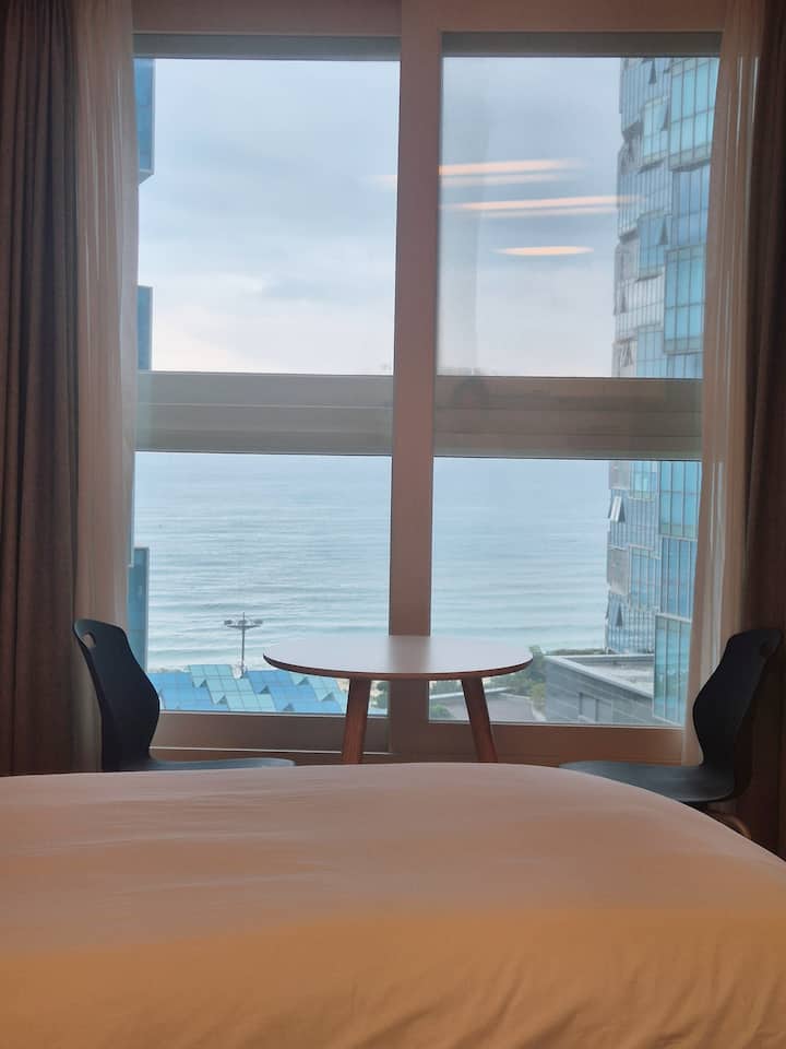 이루아 비치8 건담#오션뷰 가족 친구 엘시티 옆#짐보관서비스#무료주차 넷플릭스#해변도보2분 - South Korea