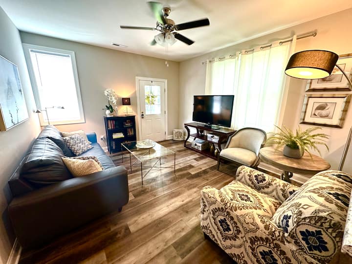 Budget Friendly Bungalow - Raleigh, NC