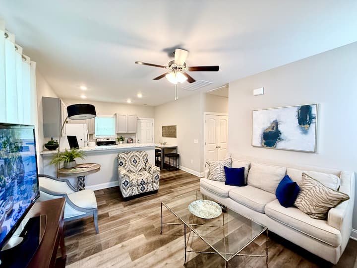 Budget Friendly Bungalow - Raleigh, NC