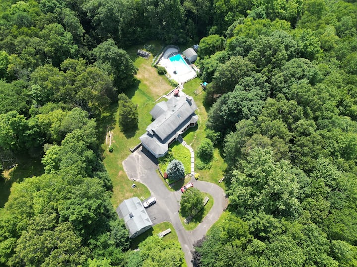 Rural Retreat With Sauna On Ten Acres - Newtown, CT