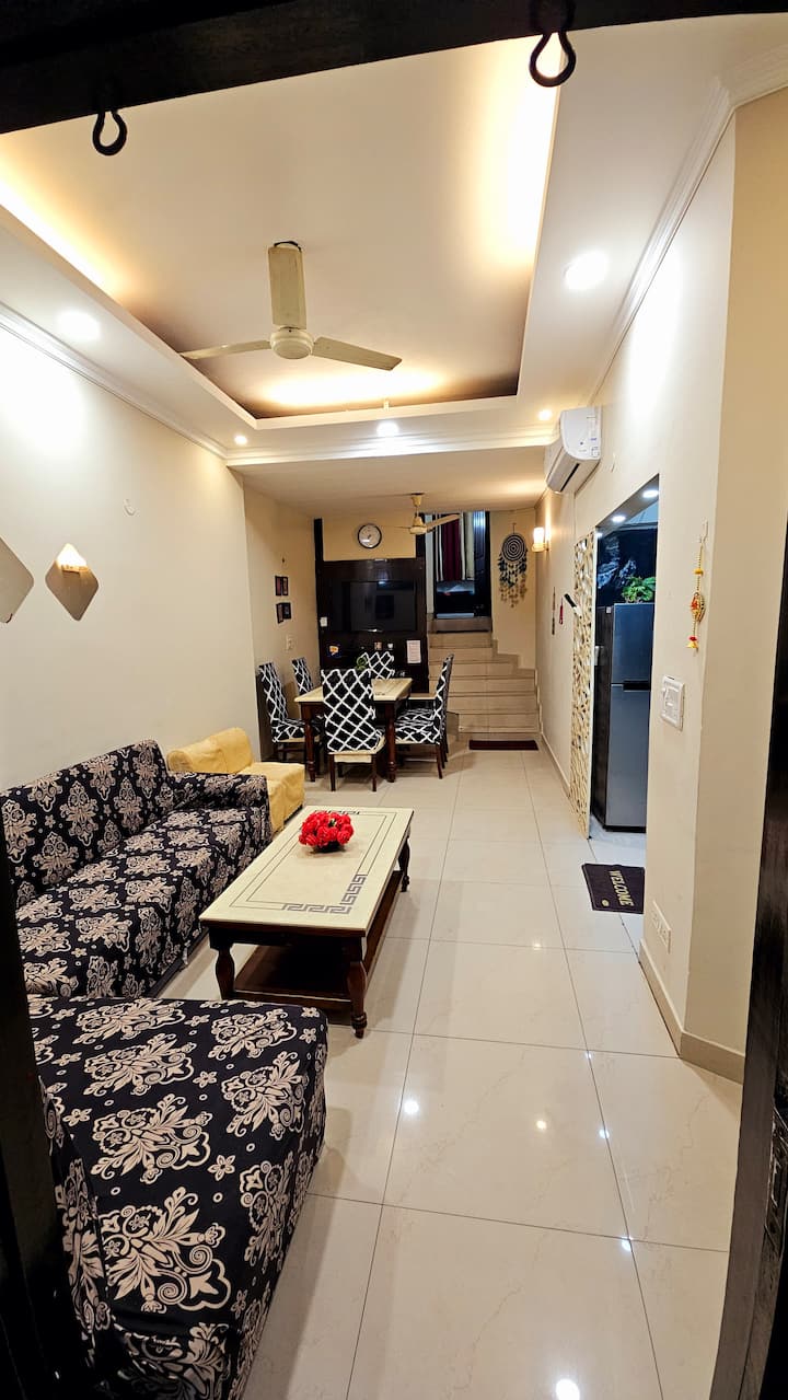 Affordable & Comfortable 3bhk Delhi (Projector) - New Delhi