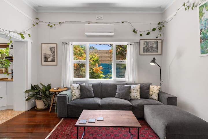 Live Like A Local In Freo: Heritage Charm + Garden - Coogee