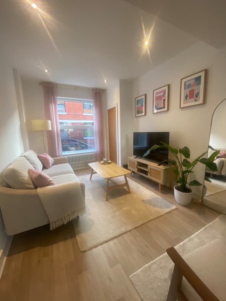 Lovely House 10 Mins Taxi From City Centre - Stockport