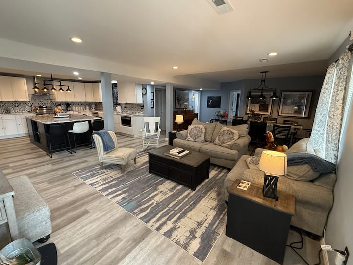 Farmhouse Stay! Porch/patio/fire Pit-4bd/4bth,loft - Illinois