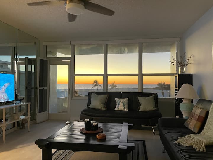 Breathtaking View Beach Condo Marco Island - Marco Island, FL