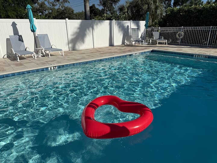 Near Siesta Key! Poolside Banana Garden Hideout - Sarasota, FL