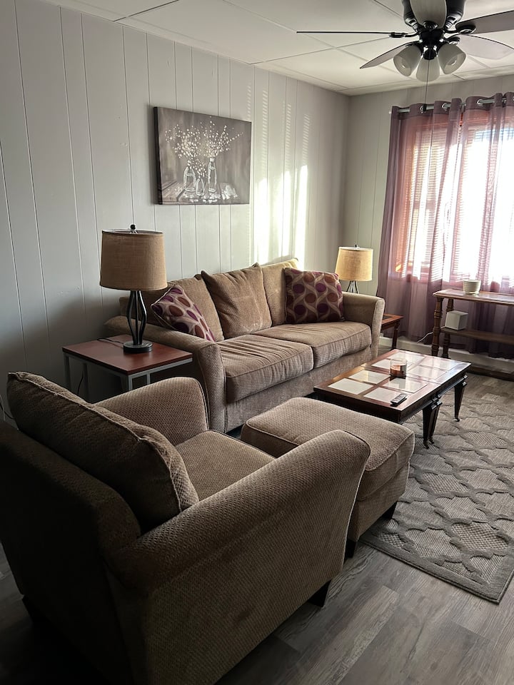 Nice Roomy Apartment - Hammond, IN