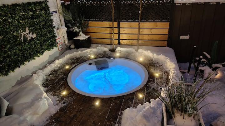 Hot Tub & Game Room - Cobourg Beach Area - Cobourg