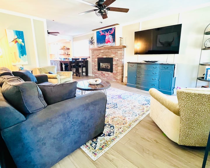 Authentic Bozeman: Immaculate Gem By Main & Trails - Bozeman, MT