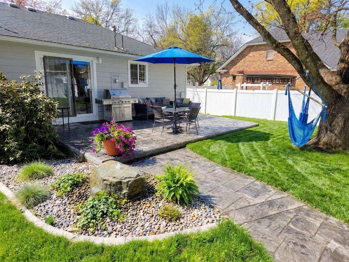 Downtown Coeur D'alene Home W/ Pool Table & Bbq - Coeur d'Alene, ID