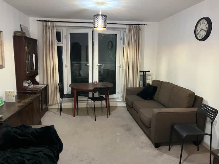Flat With En-suite Bathroom. - Basildon