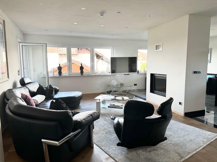 Luxury 4br Near Therme & Trails | Spa Bath - Calw