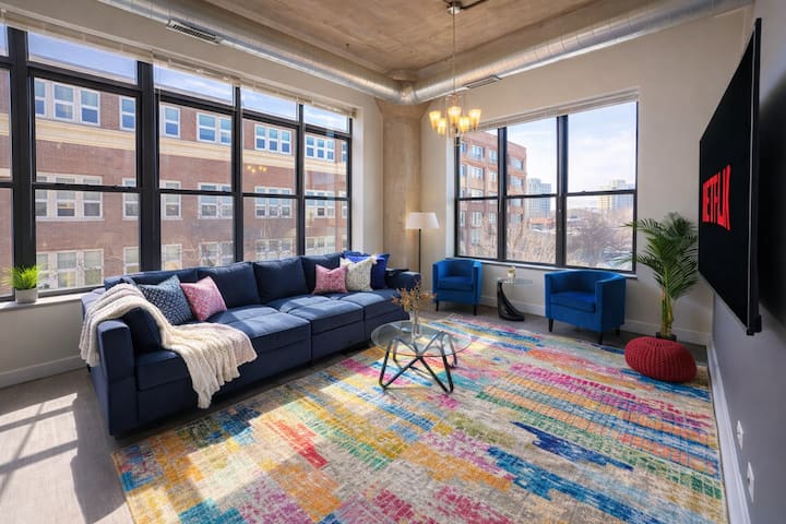 Spacious 3br Unit W/ Skyline Views Near Mccormick - Chicago