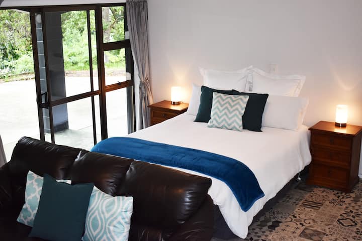 Modern Studio Retreat - Gisborne