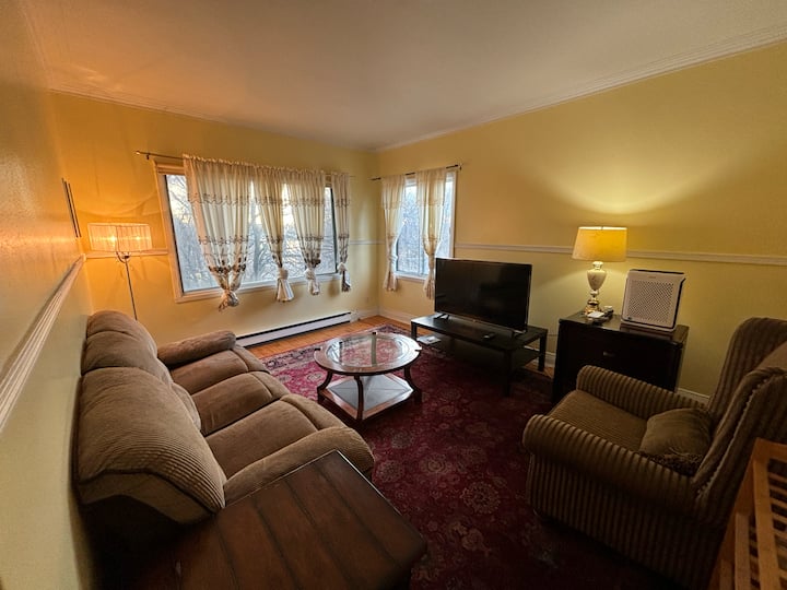Warm & Cozy Apartment River View, With Parking - Dorval