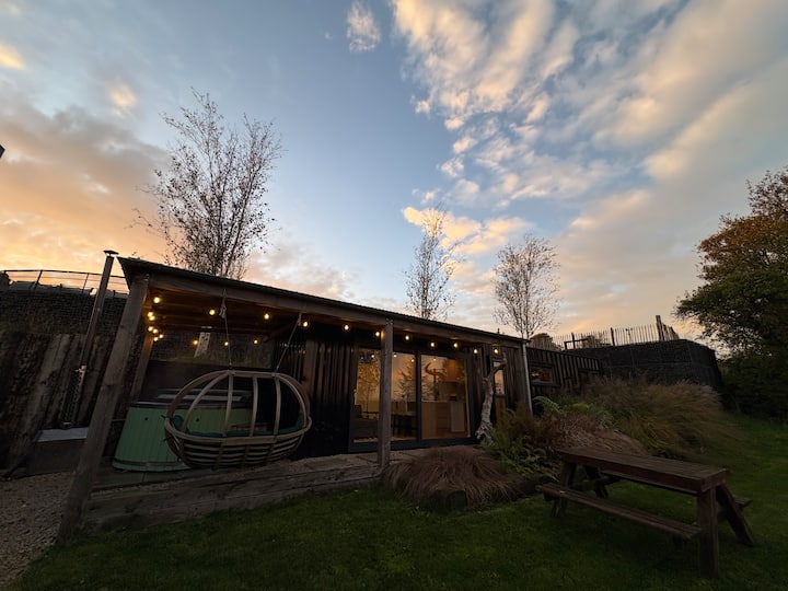 Square32 Cosystay Natural Hot Tub & Sauna. - Northern Ireland