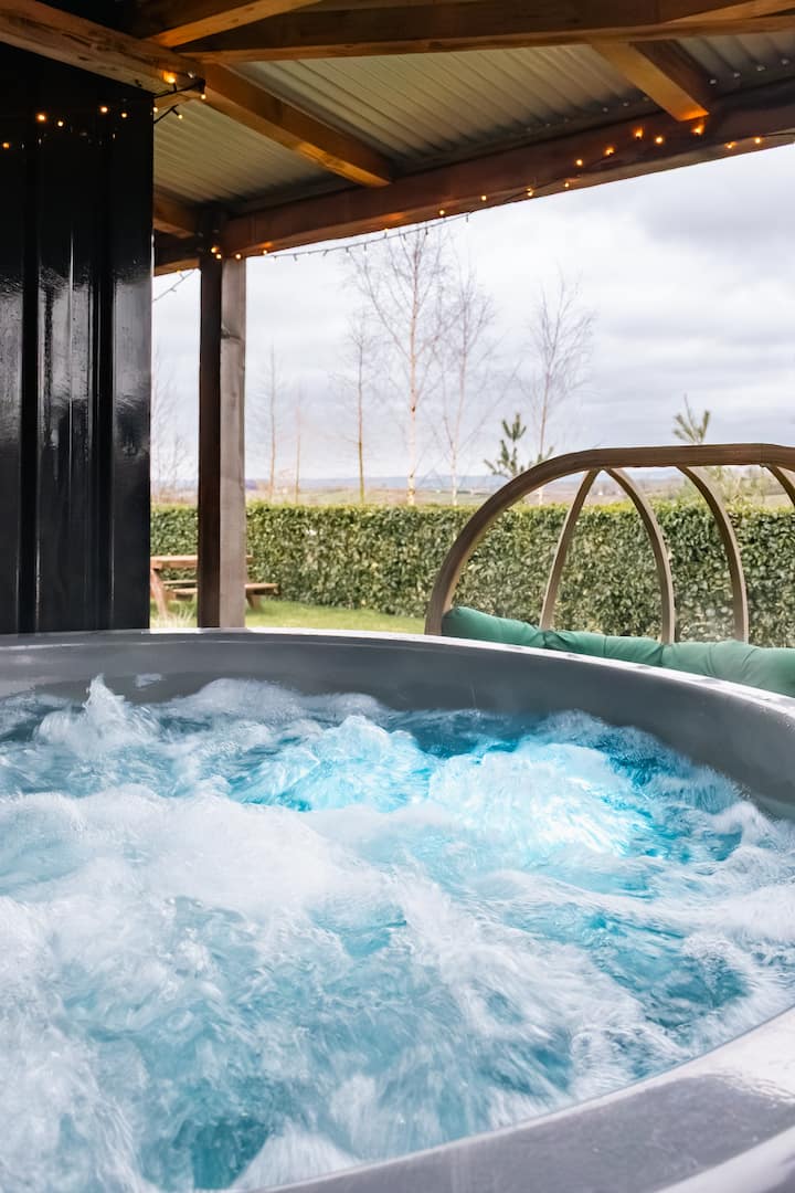 Square32 Cosystay Natural Hot Tub & Sauna. - 북아일랜드