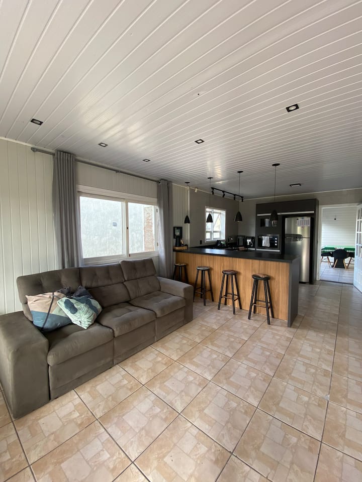 Casa 4 Dormitórios, Acomoda Até 10 Hóspedes - Capão da Canoa