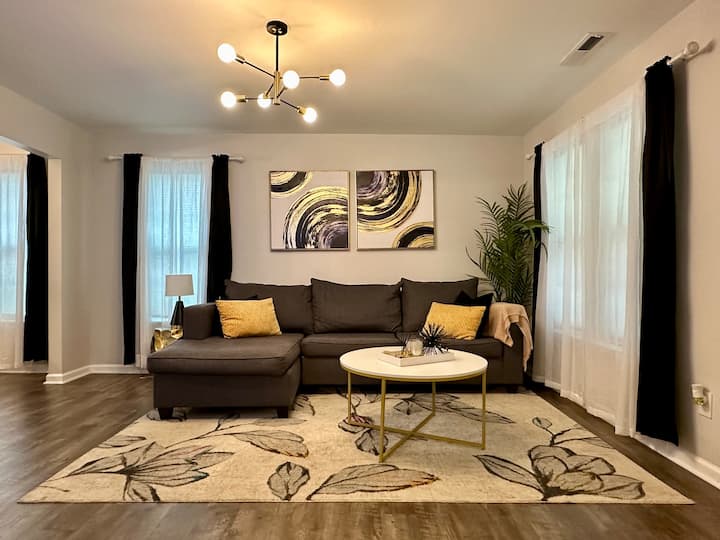 Stylish And Quiet Retreat Near Downtown Raleigh! - Raleigh, NC