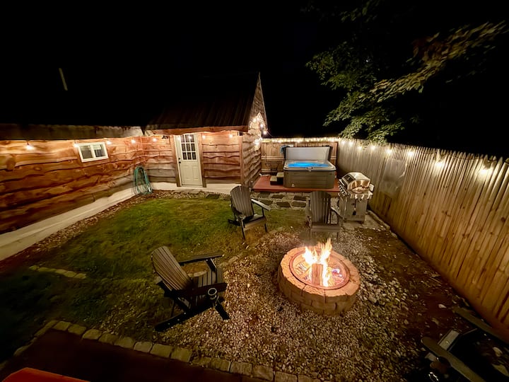 Troy’s Cabin: N. Conway W/ Hot Tub, A/c, Fireplace - North Conway, NH