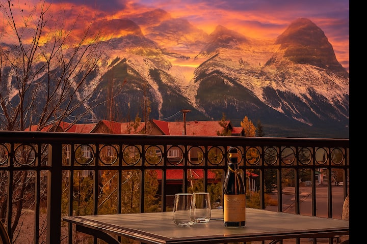 Chic Mountain View | Pool&hottub | Fireplace |Bbq! - Canmore