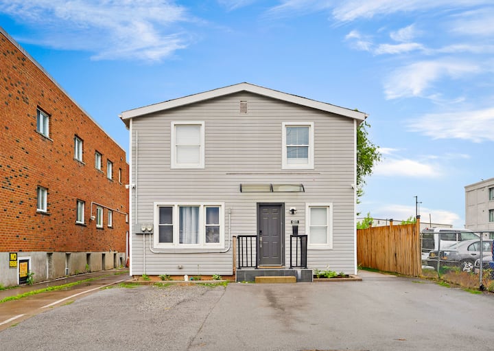 5-min Walk To Fallsview, Free Wine, & Parking.(1) - Niagara Falls