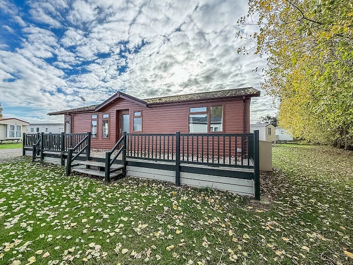 Modern 4 Berth Lodge With Decking At Manor Park In Hunstanton Ref 23024w - Hunstanton