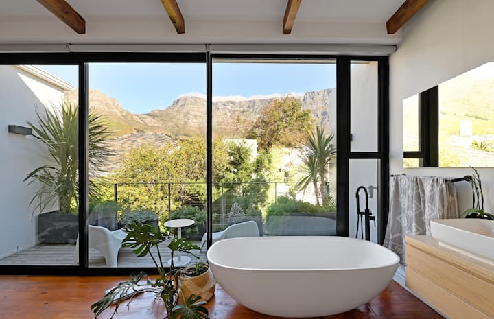Central Victorian | Table Mountain Views & Pool - Claremont
