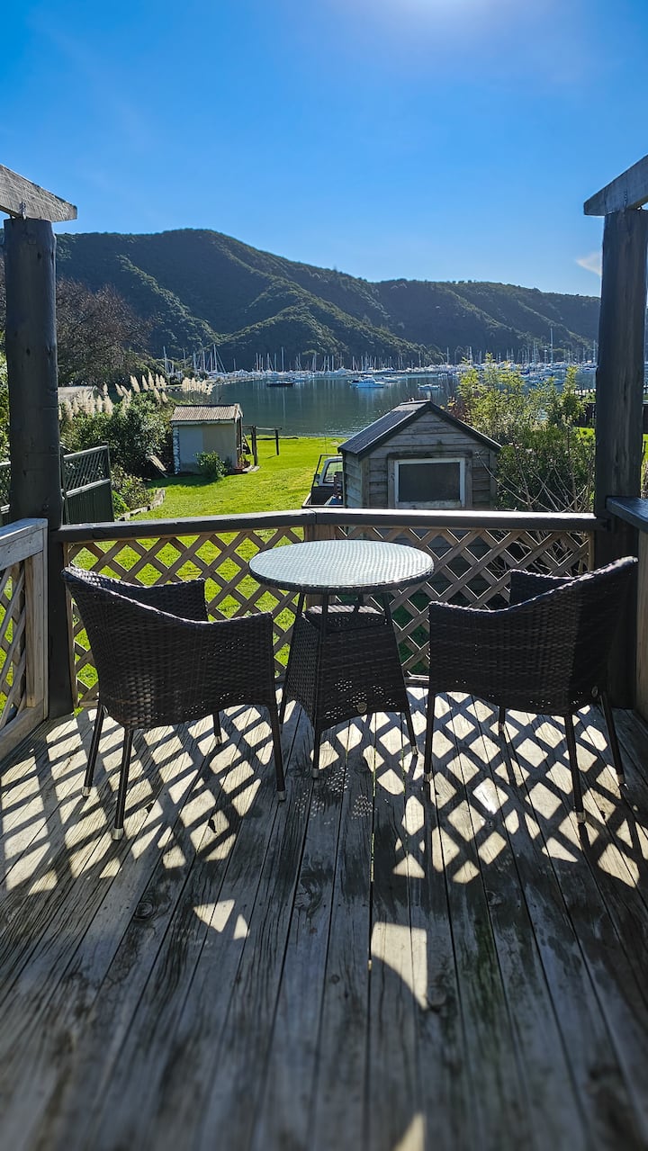 The Beach Cabin
Private Beach Access - Picton, New Zealand