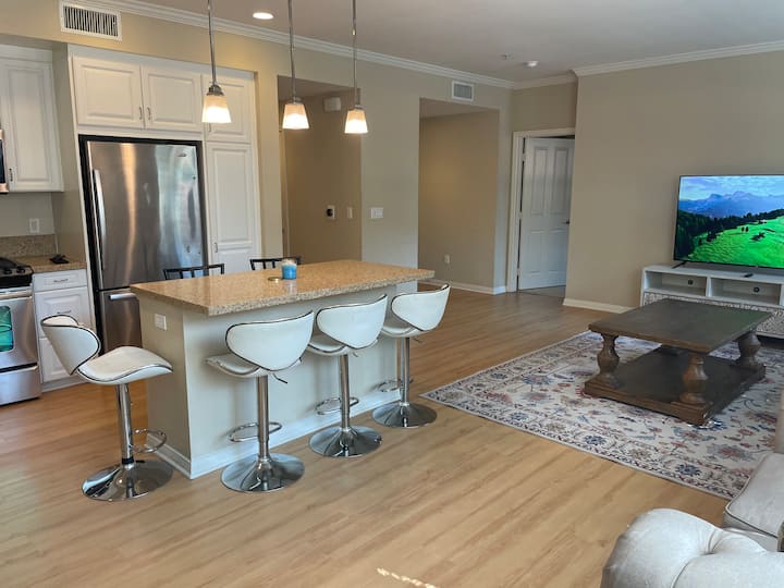 Exceptional Two Bedroom Spectrum - Lake Forest, CA