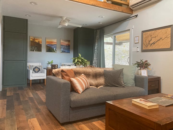Sunny Fireside Cabin: Starry Skies, Deck, Trails - Norris Lake, TN