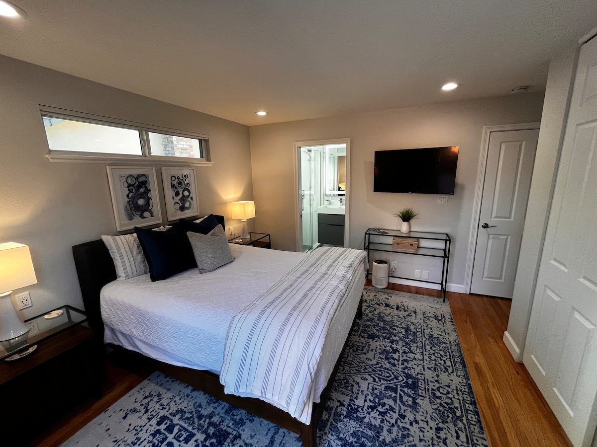 Stylish MBR Suite with Outdoor Living Space - Houses for Rent in ...