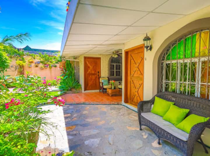 Casa Amplia Por Av Mansferrer Nte 4hb 2terraza - San Salvador