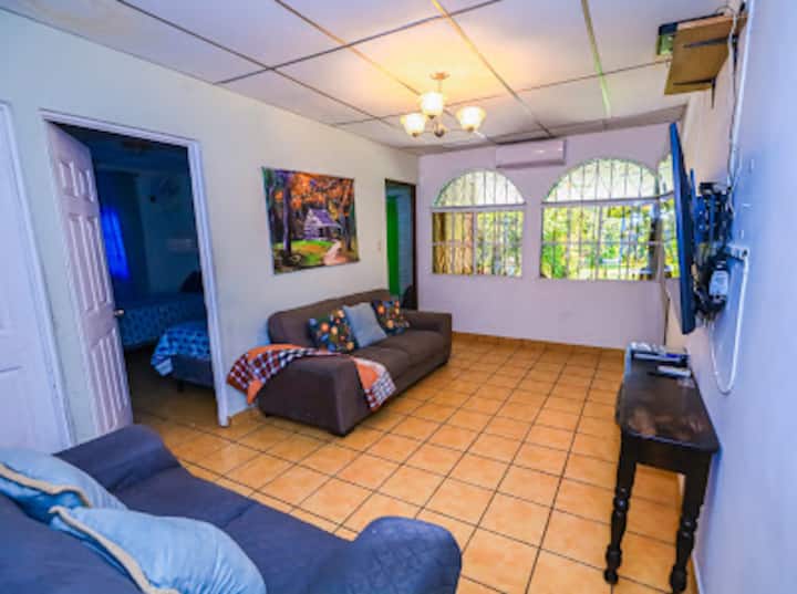 Relaxing Home With Spacious Gardens & Nature - San Salvador