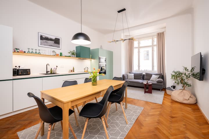 Live Like A Local Family In Letna (Free Parking) - Prague