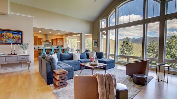 Luxury Missoula Friends And Family Home - Missoula, MT