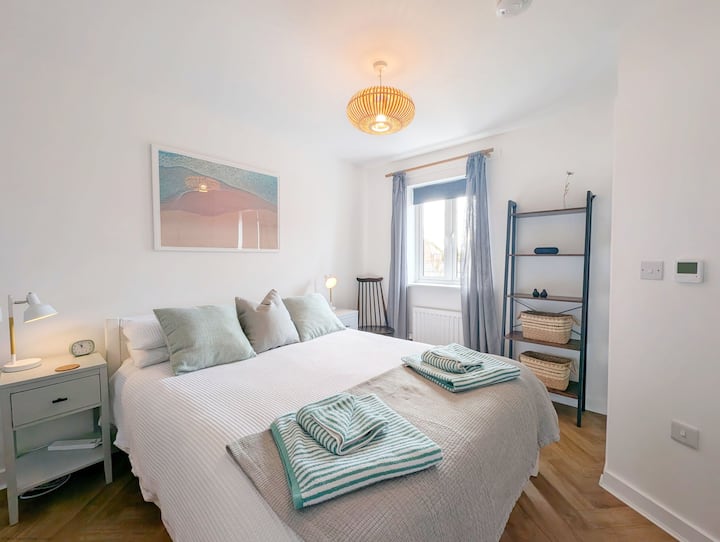 Sanderling House, With Parking - Walk To Beach - West Wittering