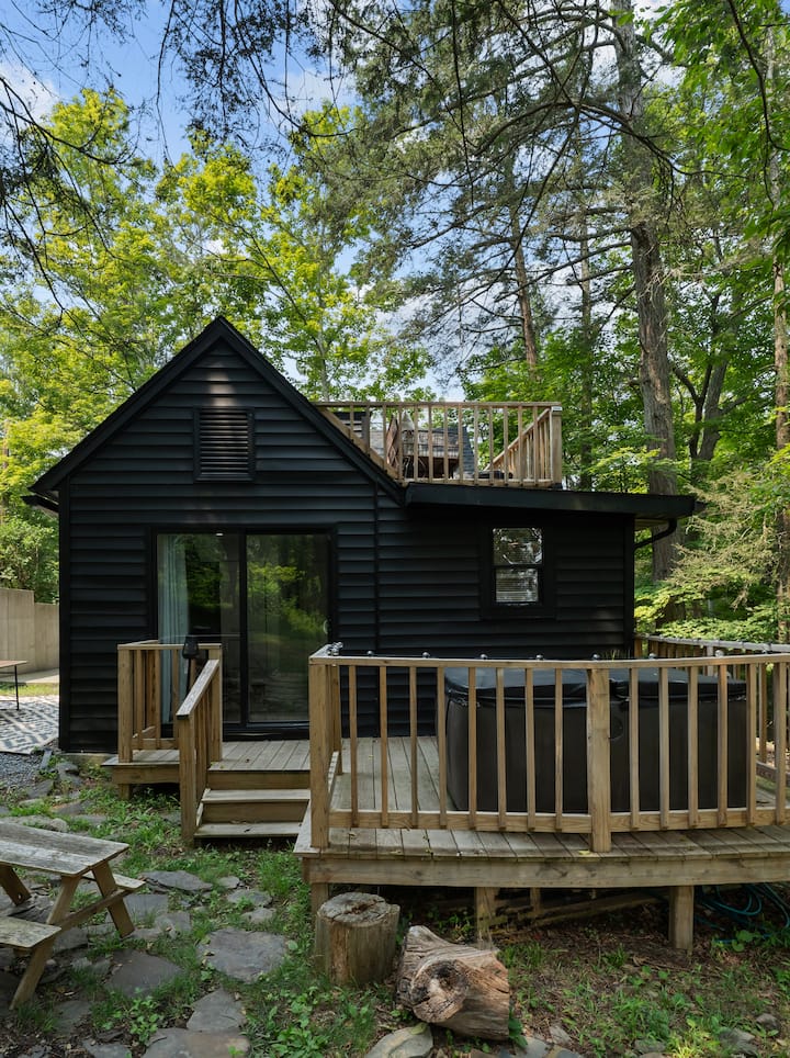 Cabin Noir, Modern Meets Rustic, Hot Tub And Views - Woodstock, NY
