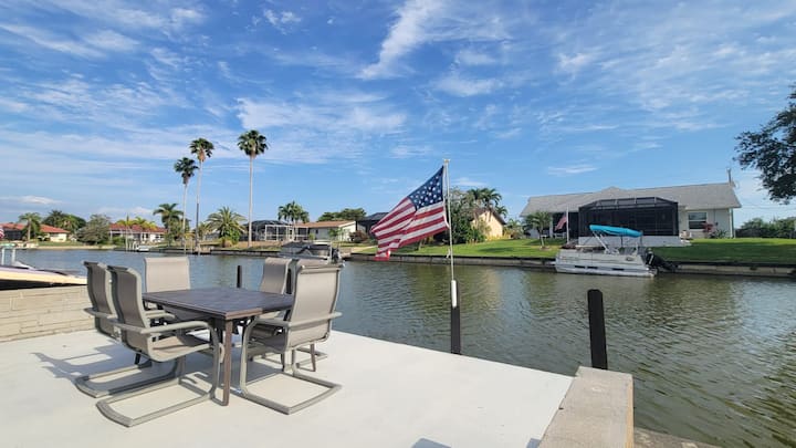 King Confortable Bed, Waterfront - Cape Coral, FL