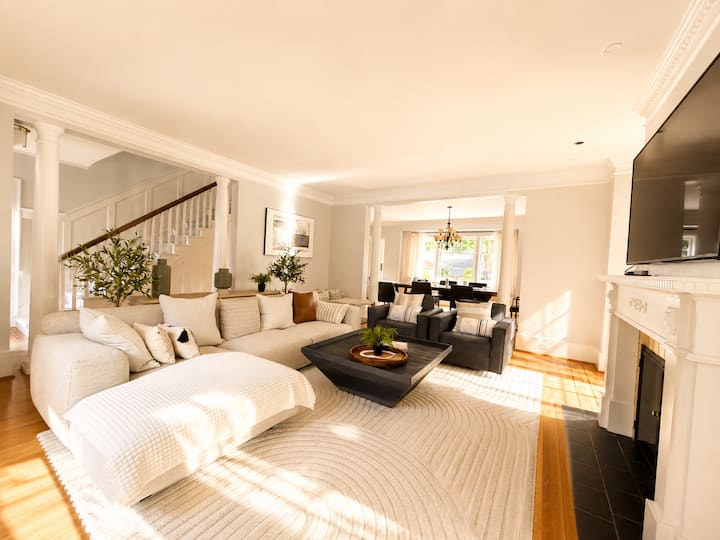 Luxury 5 Br • Sleeps 9+ • Quiet Stay • Mins To Dt - 北溫哥華市