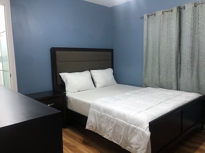 Room 2# Queen Size Cozy Bedroom With Bathroom - Stony Brook, NY
